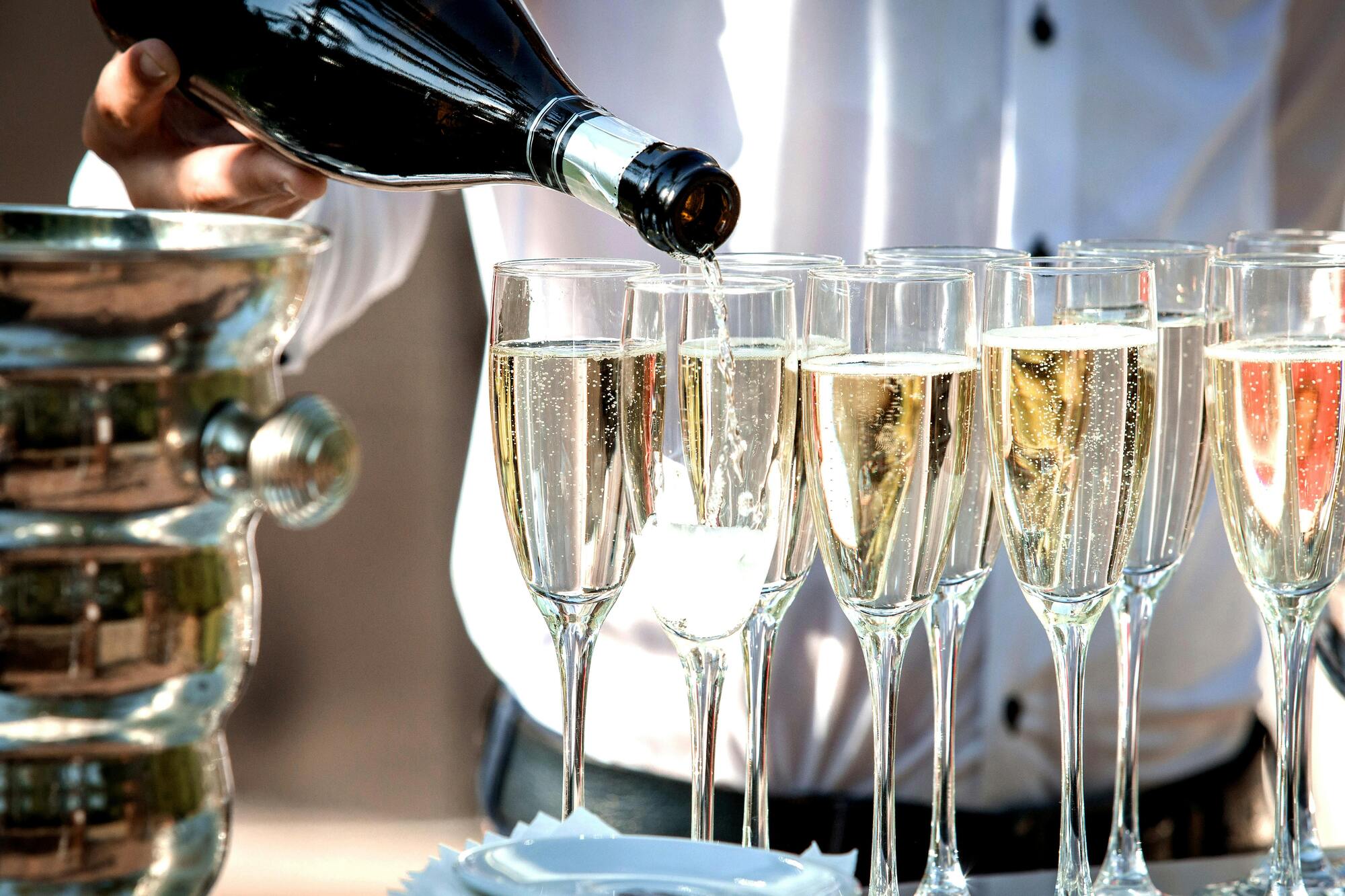 Champagne ancora in calo nel 2025. Vendute 266 mln di bottiglie (-2% ...